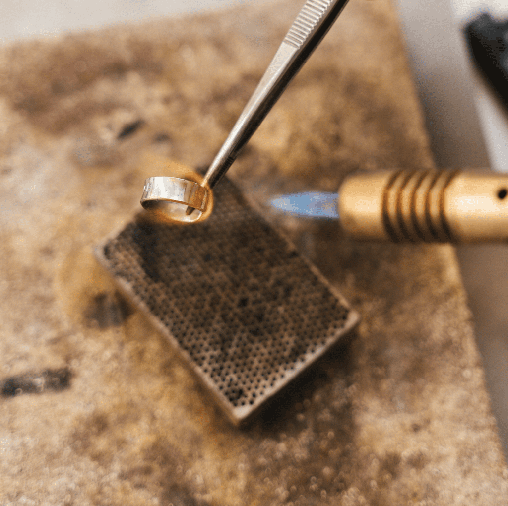 Técnica del corte y calado en joyería
